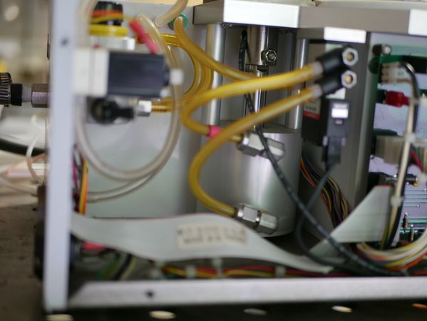 B&G International Decapsulator Model 250 - RECESSIM