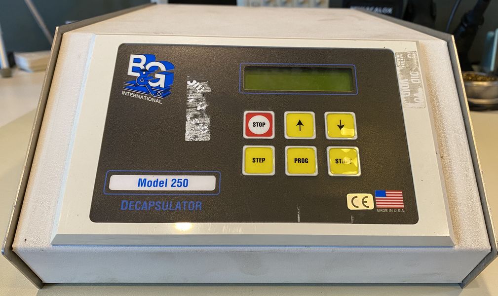 B&G International Decapsulator Model 250 - RECESSIM